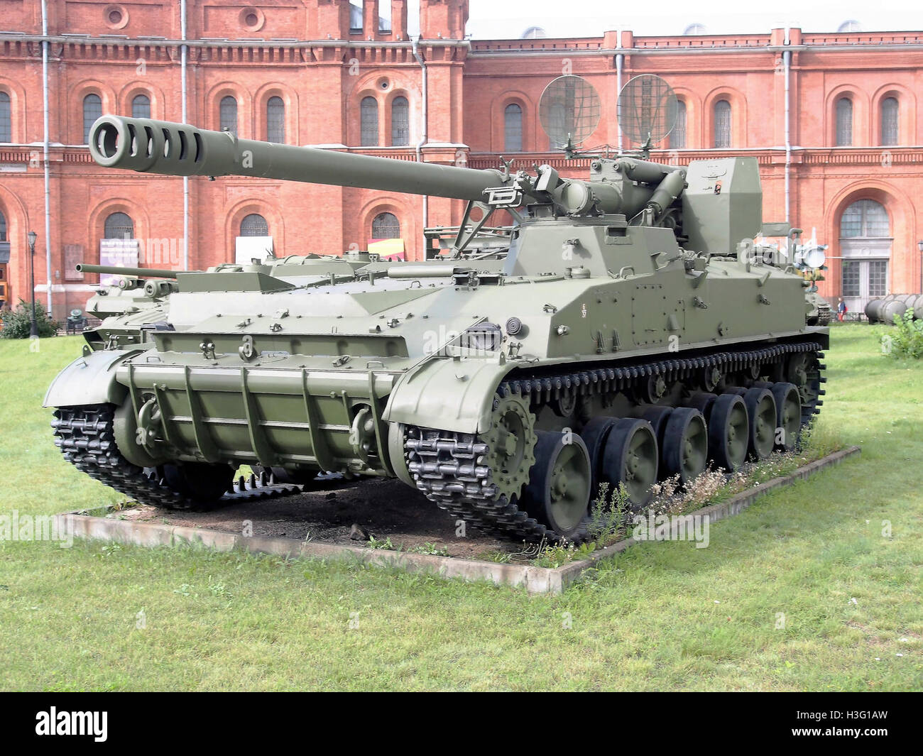 The 2S5 Giatsint-S is a Soviet self-propelled artillery vehicle ...