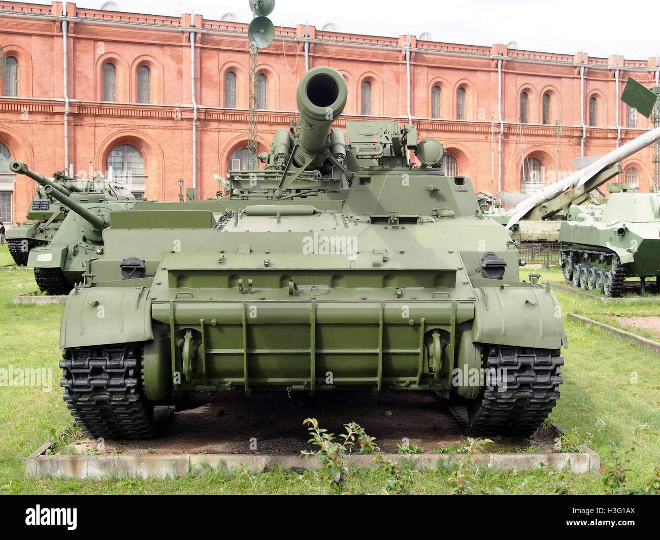 2S5 Giatsint-S, Самоходная пушка 2С5 Гиацинт-С, Artillery museum, Saint ...