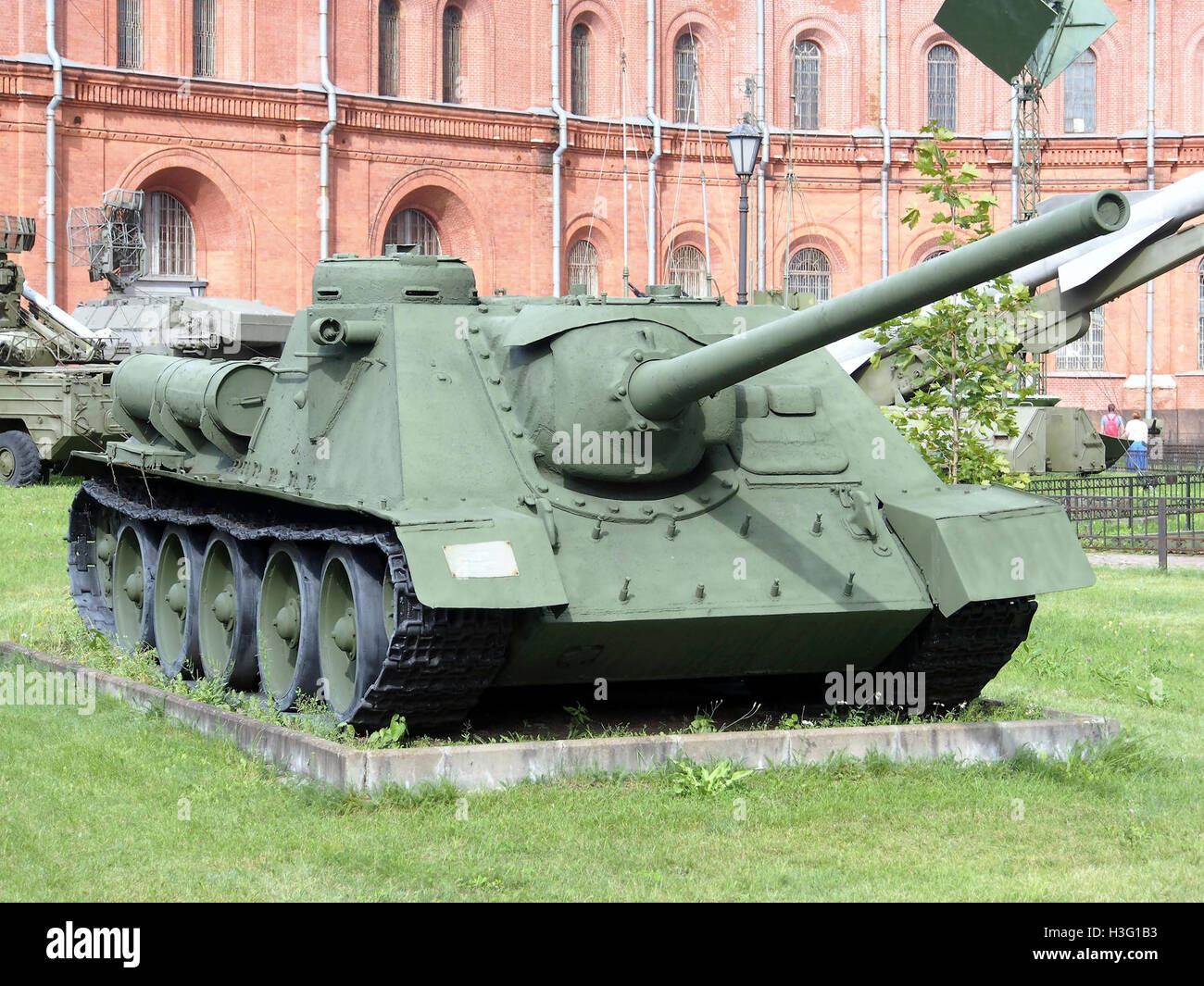 The SU-100 is a Soviet self-propelled gun from World War II, now ...
