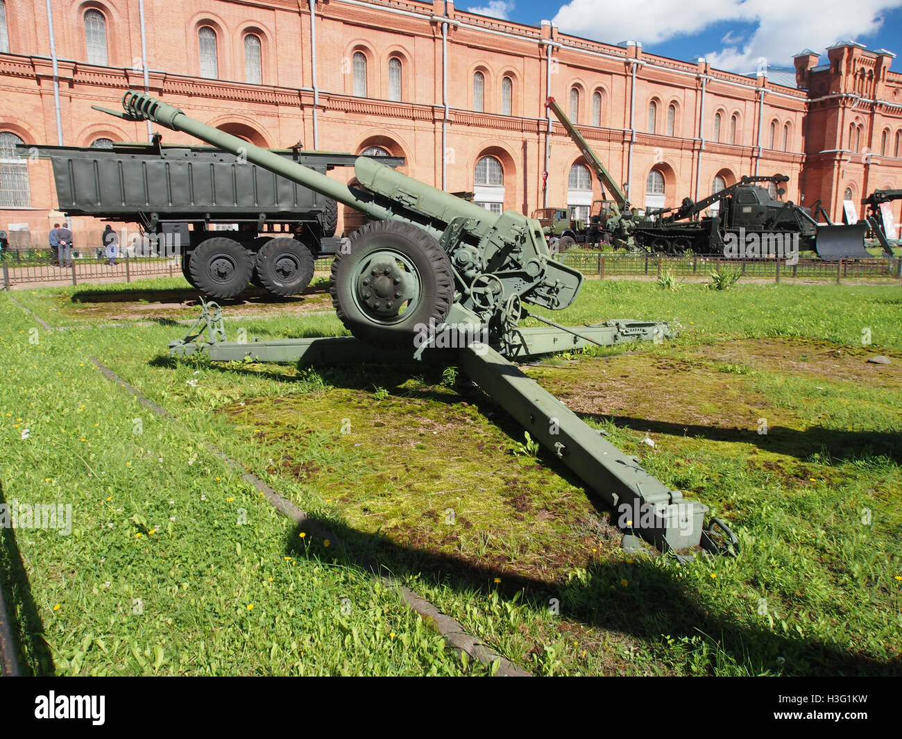The '122-?? ??????? ?-30 (2A18)' is a piece featured in the Artillery ...