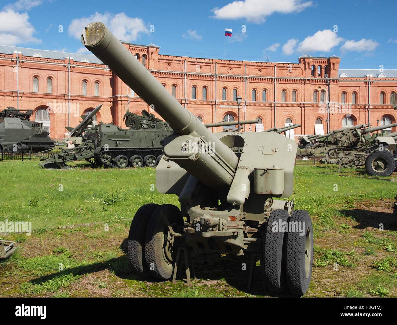 Photograph of the Soviet 152mm M-10 Mark 1938 howitzer displayed at the ...