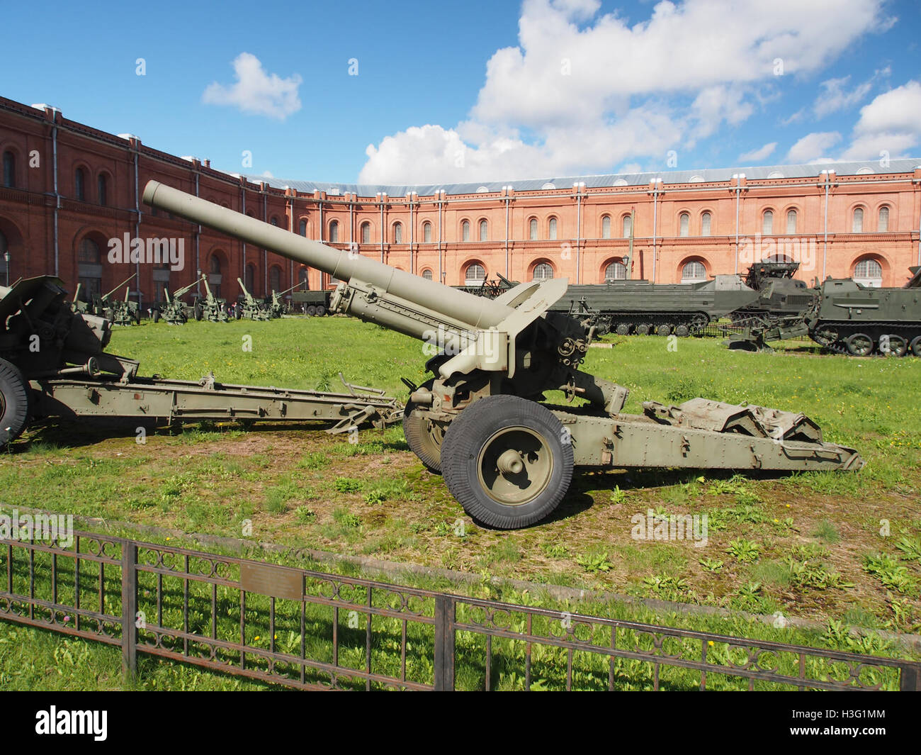 This photograph shows a Soviet 152mm M-10 Mark 1938 howitzer displayed ...
