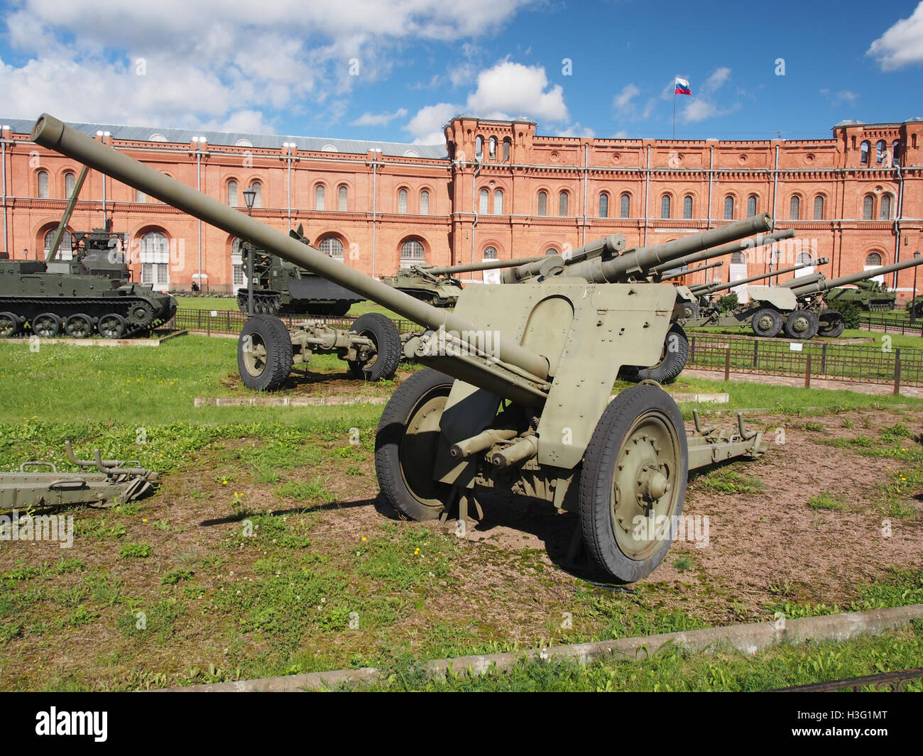 76 mm divisional gun M1936 (F-22) pic1 Stock Photo - Alamy