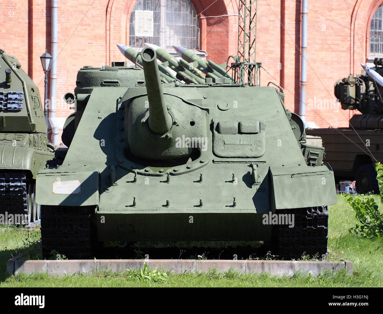 This photograph showcases the SU-100, a Soviet self-propelled artillery ...