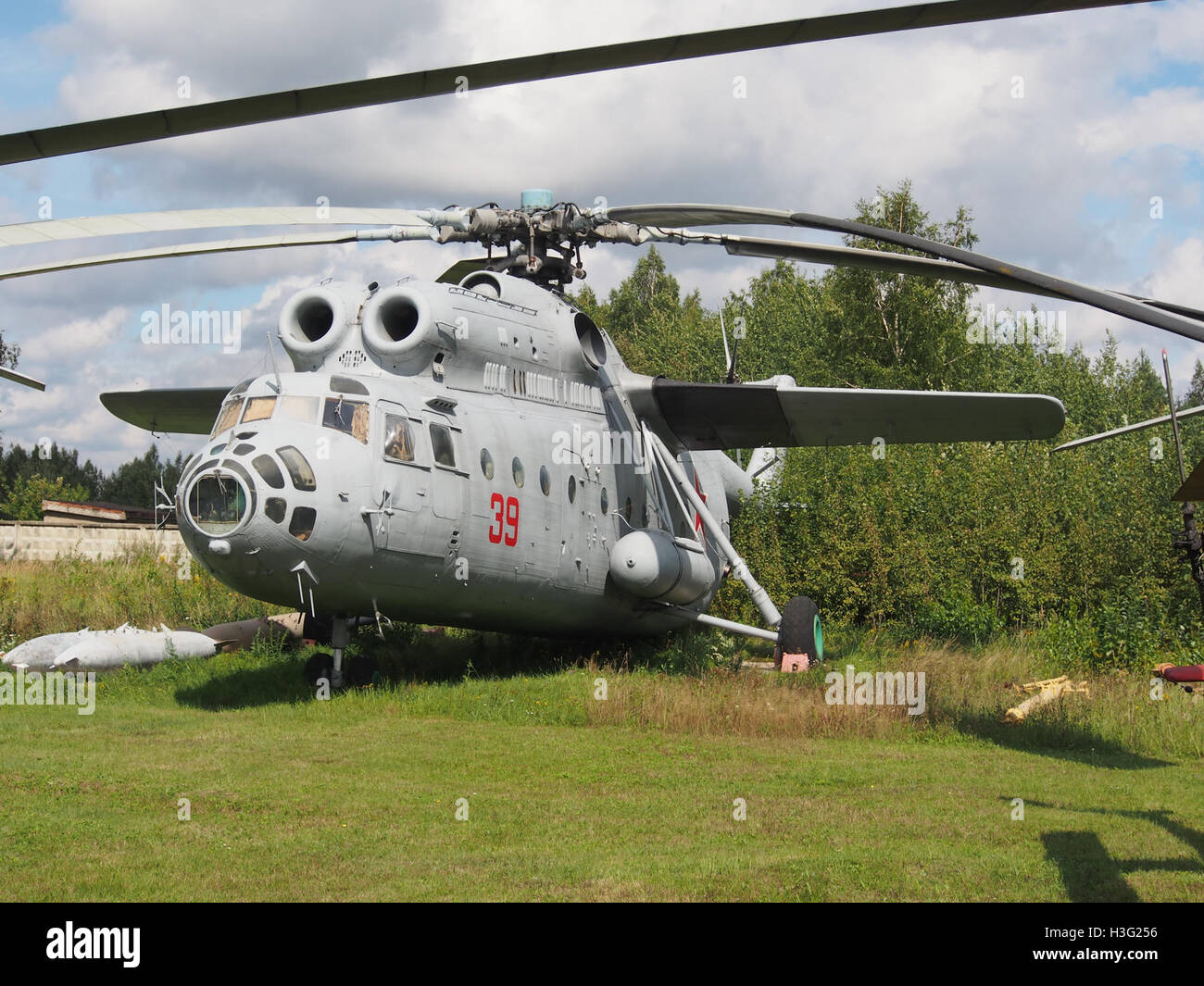 The Mil Mi-6VzPU Hook-D is a Soviet-era heavy transport helicopter ...