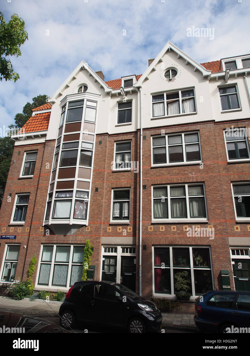 Residential and commercial blend hi-res stock photography and images ...