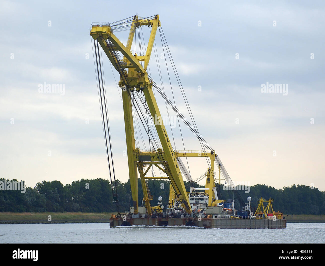 The *TAKLIFT 4* is a floating sheerleg crane, registered with IMO ...