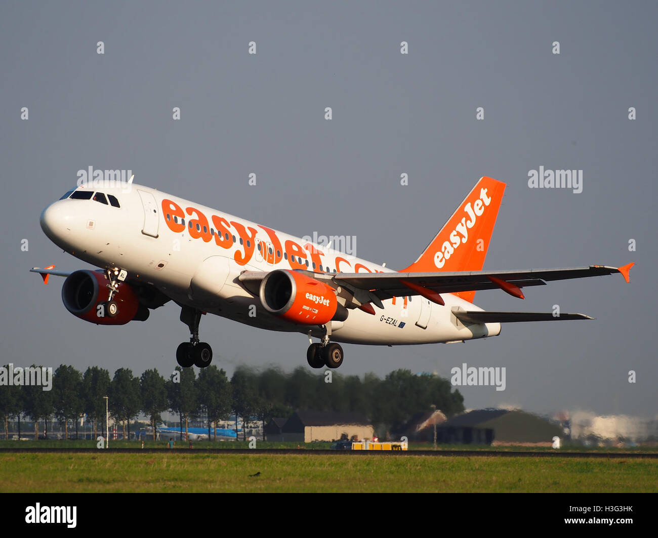 G-EZAL easyJet Airbus A319-111 - cn 2754 takeoff from Schiphol pic1 ...