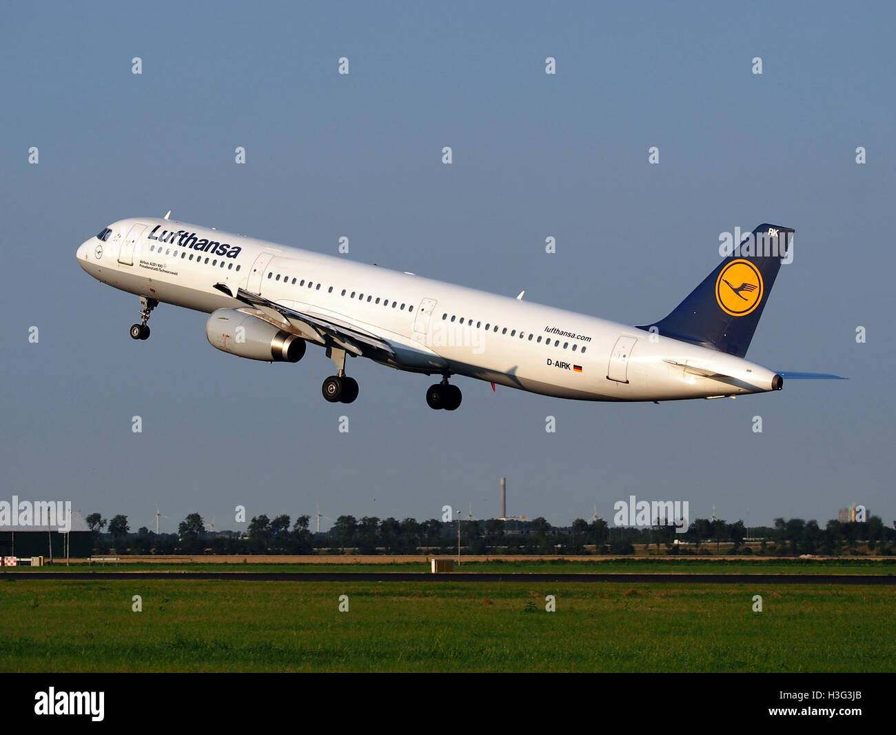 The D-AIRK, an Airbus A321-131 (serial number 502) operated by ...