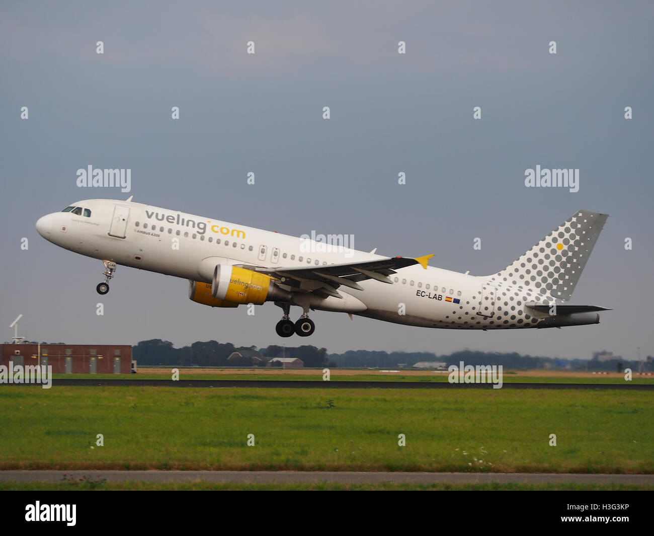 The Airbus A320-214 (EC-LAB) operated by Vueling departs from Schiphol ...