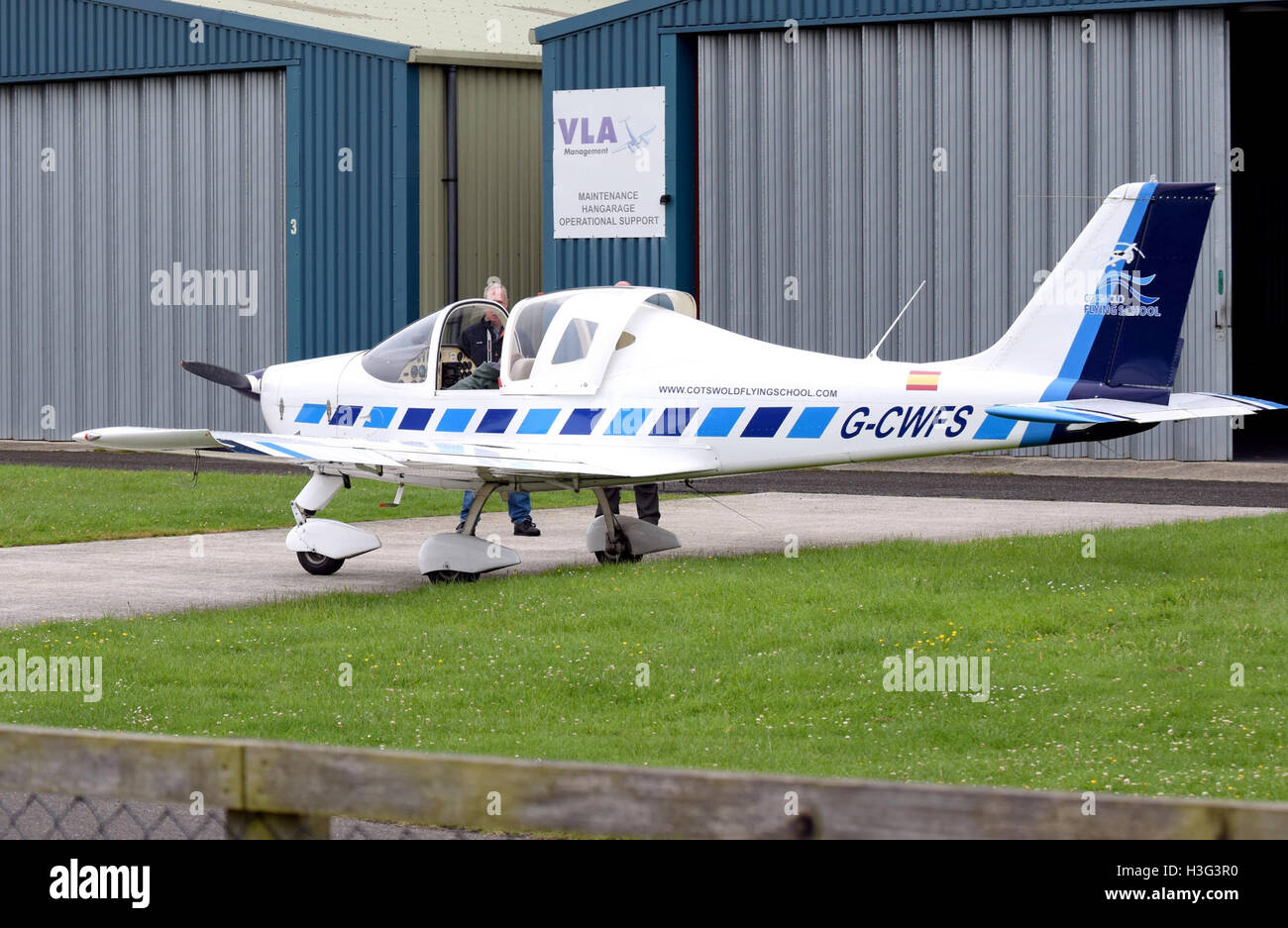 P2002 sierra aircraft flying hi-res stock photography and images - Alamy