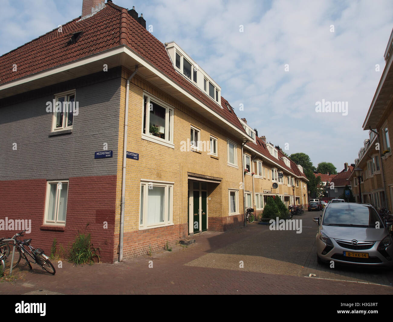 Corner buildings hi-res stock photography and images - Alamy