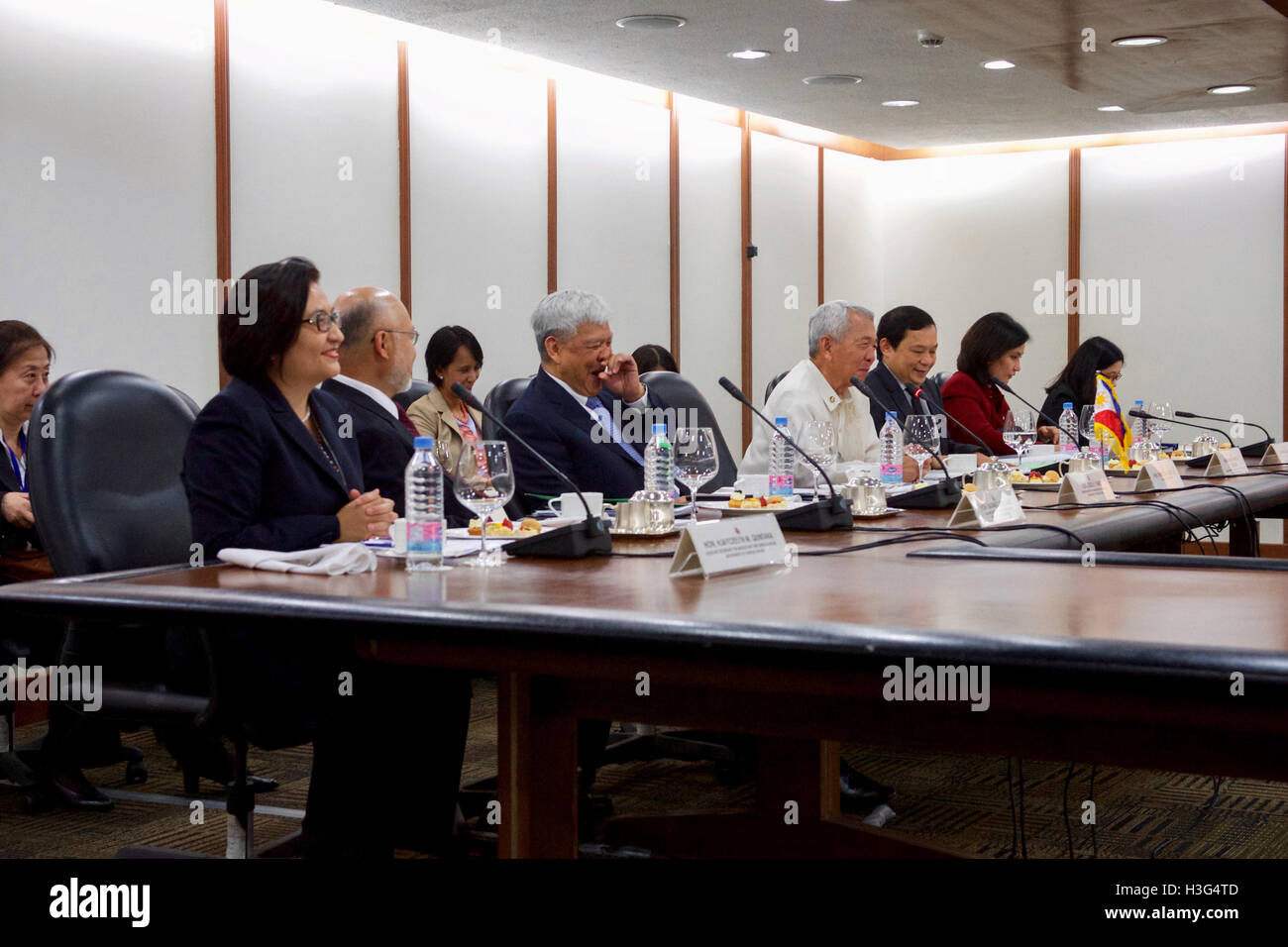 Philippines Foreign Secretary Perfecto Yasay sits across from U.S ...