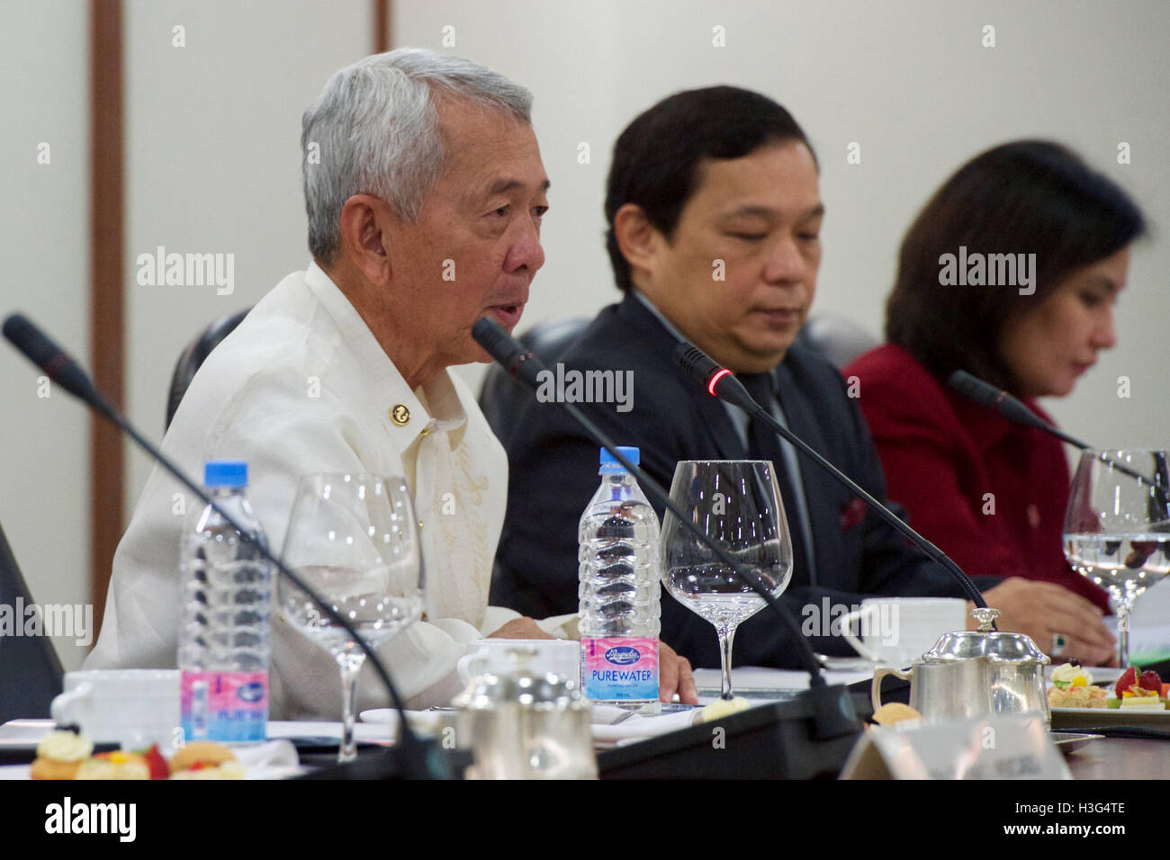 Philippines Foreign Secretary Perfecto Yasay sits across from U.S ...