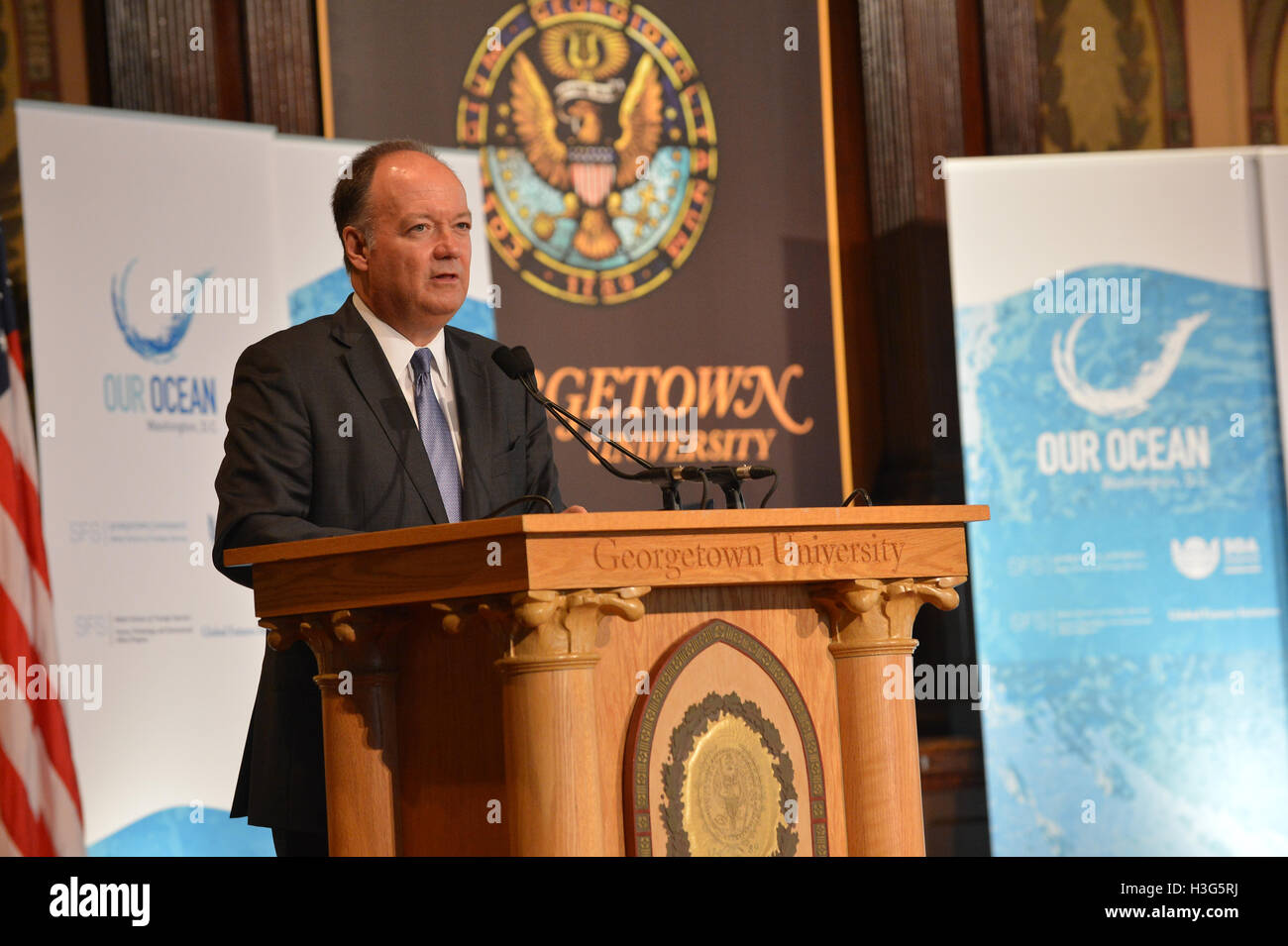John degioia president georgetown university hi-res stock photography ...