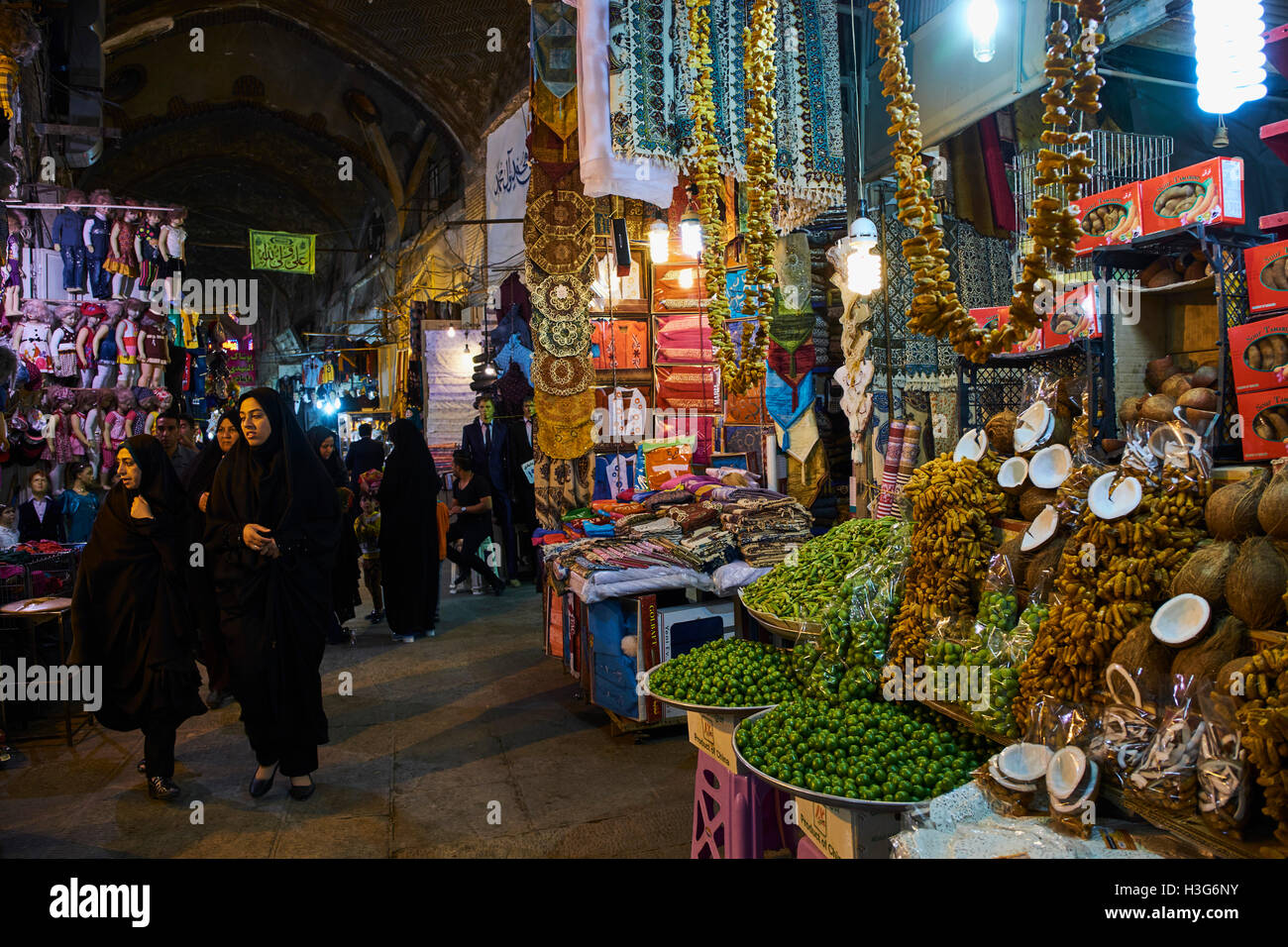 Iran, Isfahan, Great bazaar, Bazar e Bozorg Stock Photo - Alamy