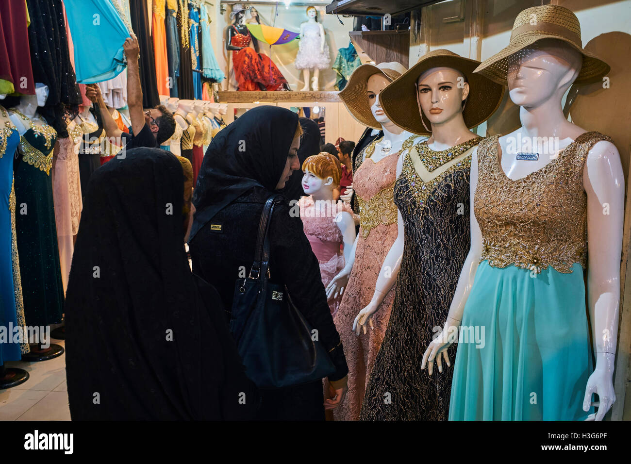 Isfahan bazaar copper hi-res stock photography and images - Alamy