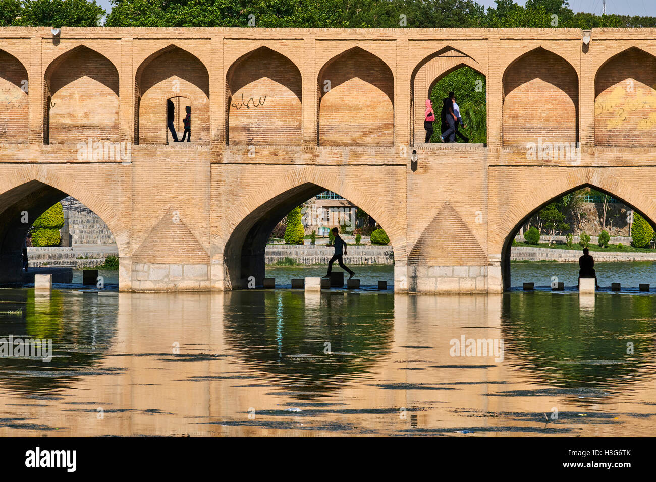 Isfahan bridge hi-res stock photography and images - Alamy