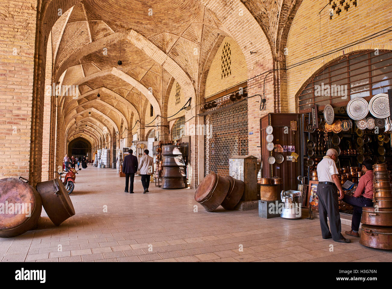 Kerman bazaar hi-res stock photography and images - Alamy