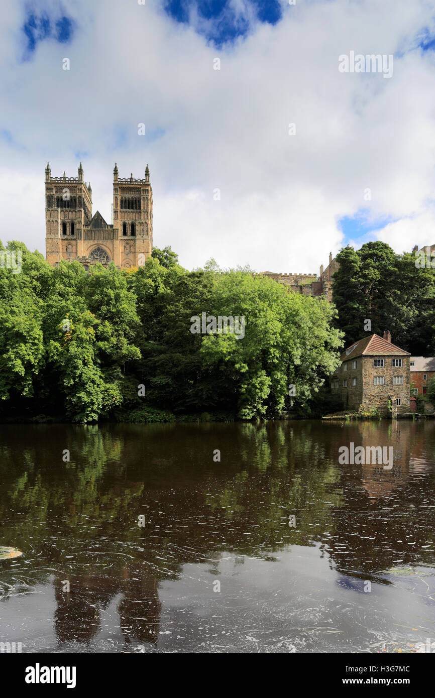 River Wear and Durham Cathedral, Durham City, County Durham, England ...