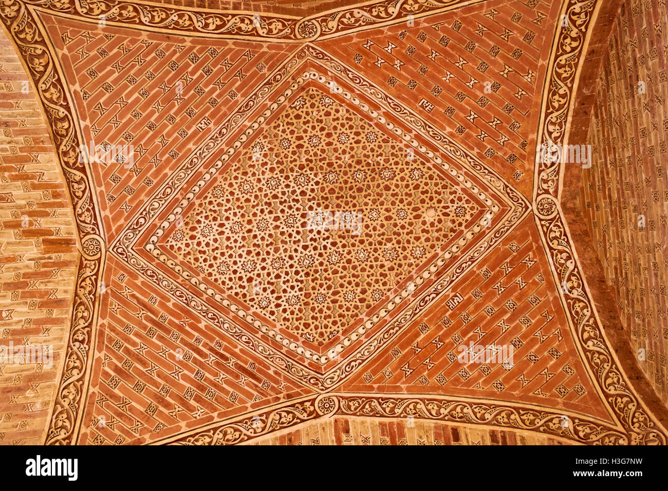 Oljeitu mausoleum ilkhan hi-res stock photography and images - Alamy