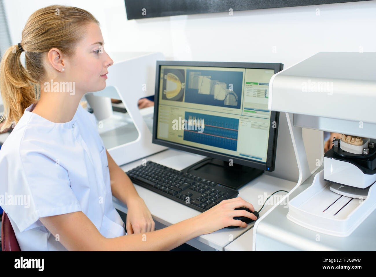 Dentist computer hi-res stock photography and images - Alamy
