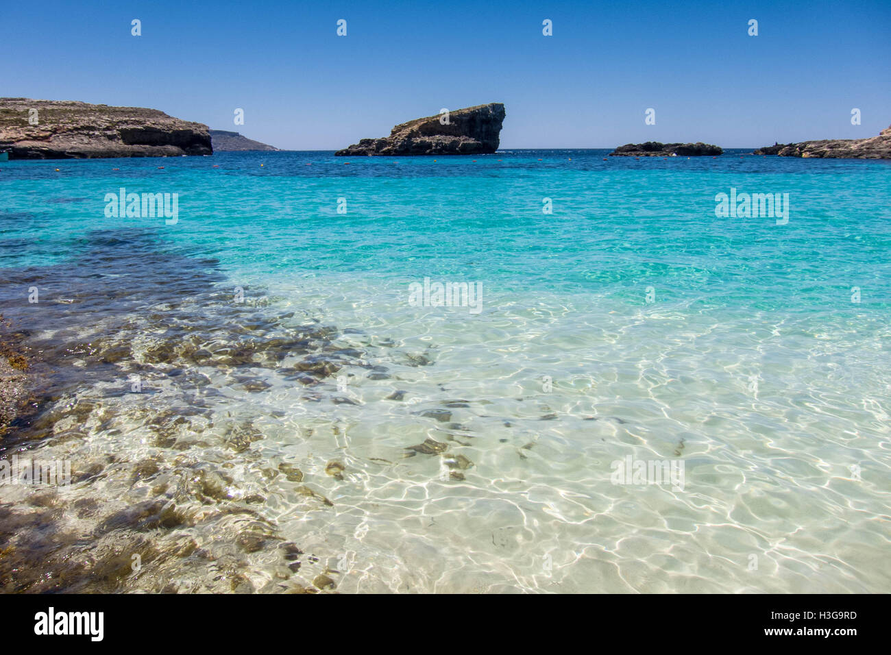 Blue lagoon comino turquoise water hi-res stock photography and images ...