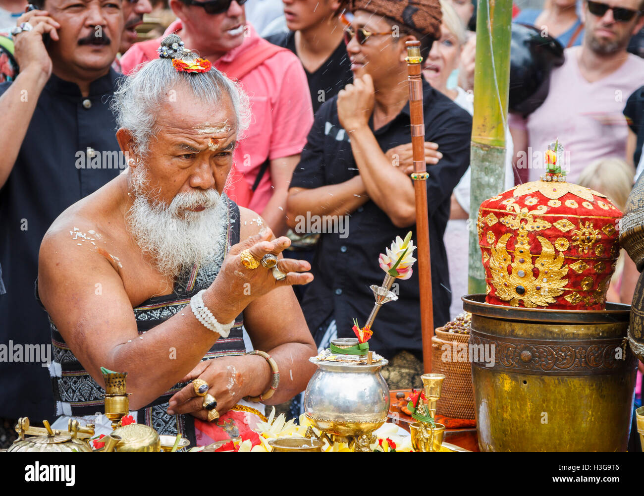 Cremation ceremony with priest hi-res stock photography and images - Alamy