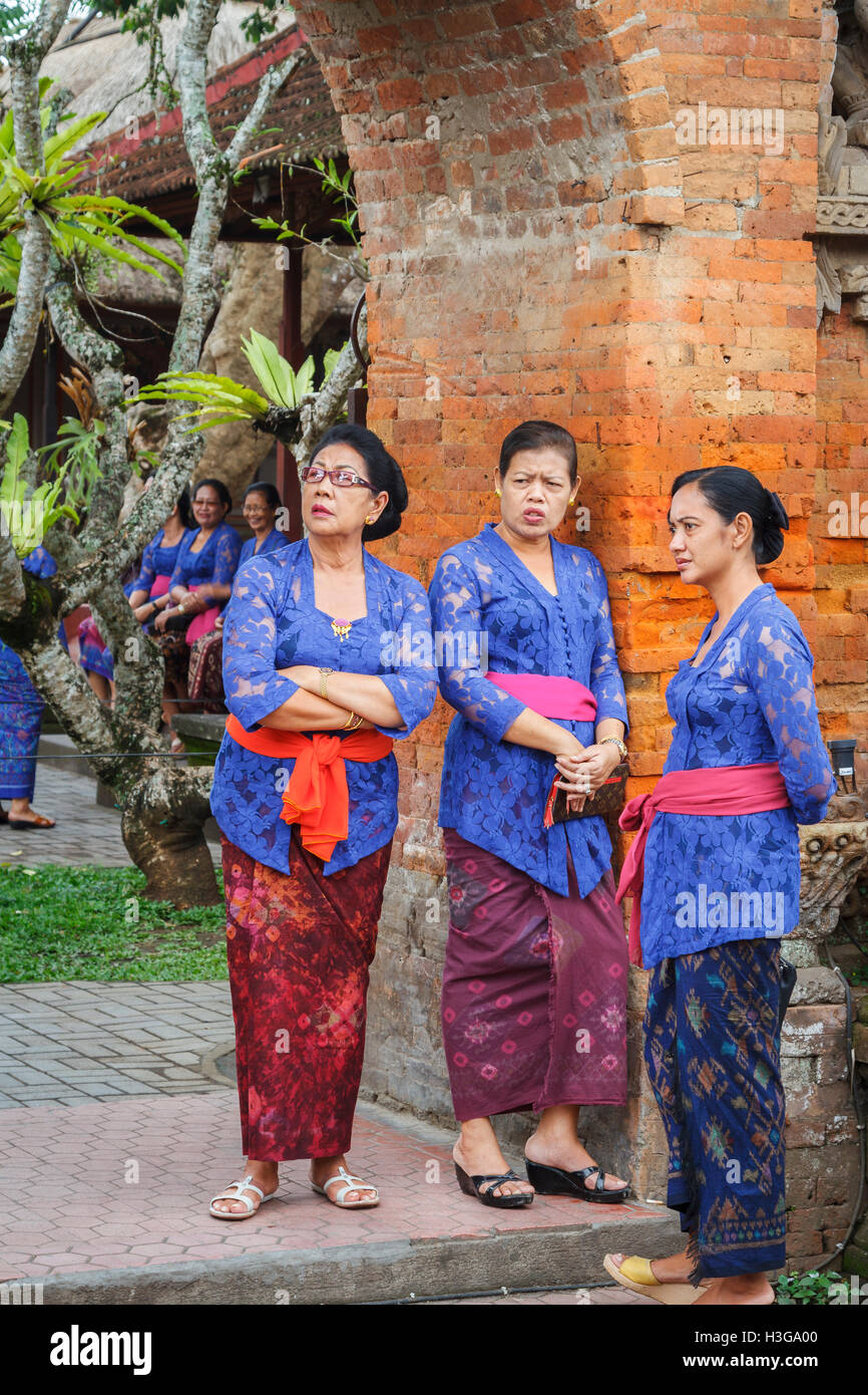 People in in a cremation ceremony Stock Photo - Alamy