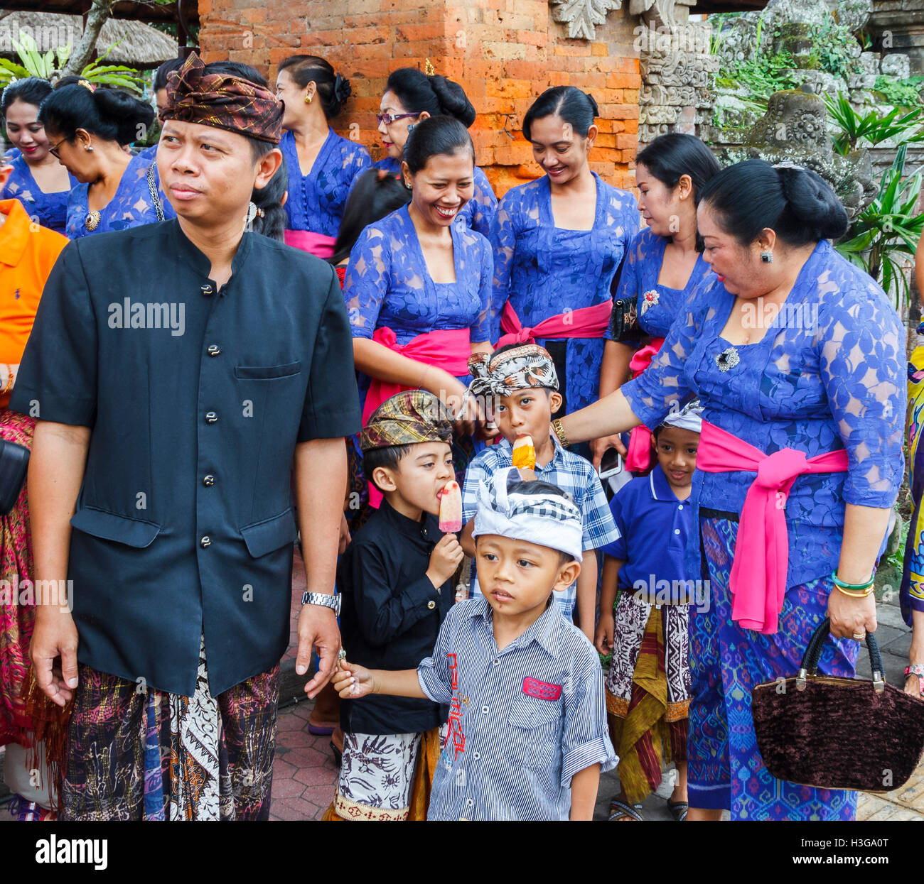 People in in a cremation ceremony Stock Photo - Alamy