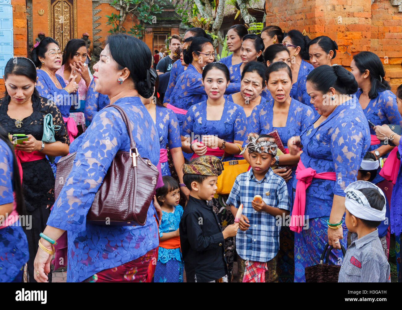 People in in a cremation ceremony Stock Photo - Alamy