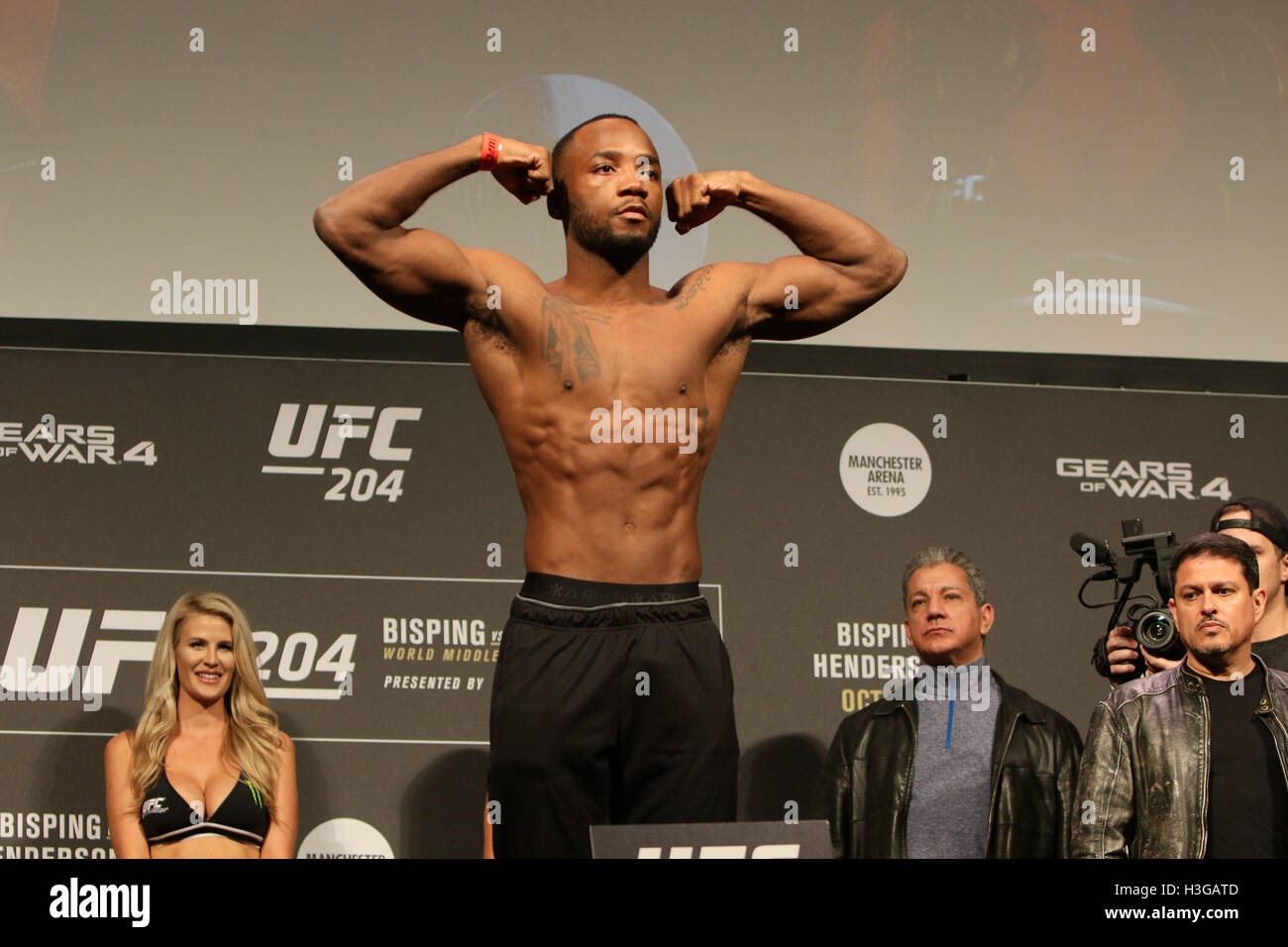 Leon edwards ufc weighs hi-res stock photography and images - Alamy