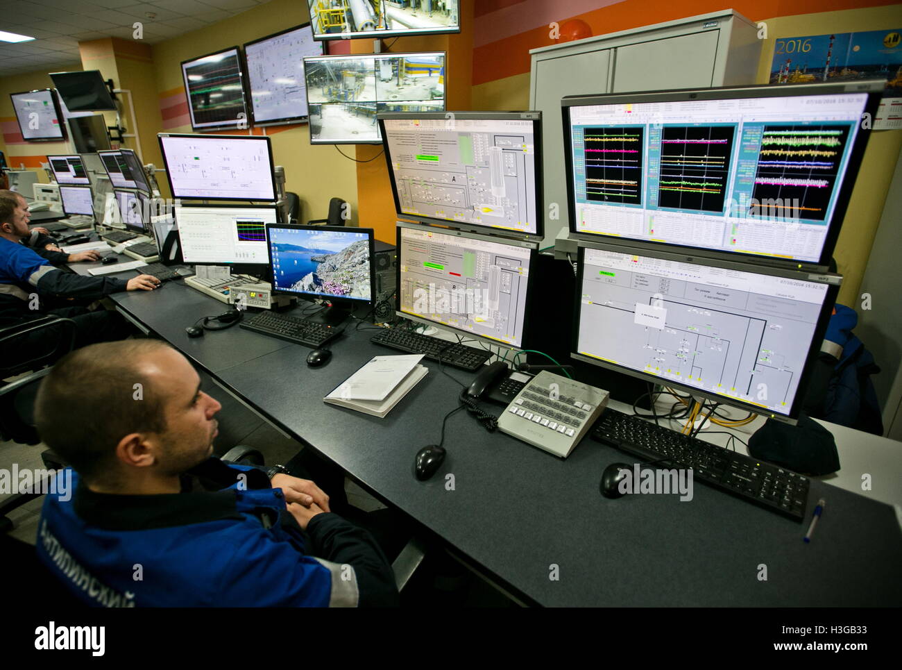 Oil Refinery Control Room High Resolution Stock Photography and Images ...