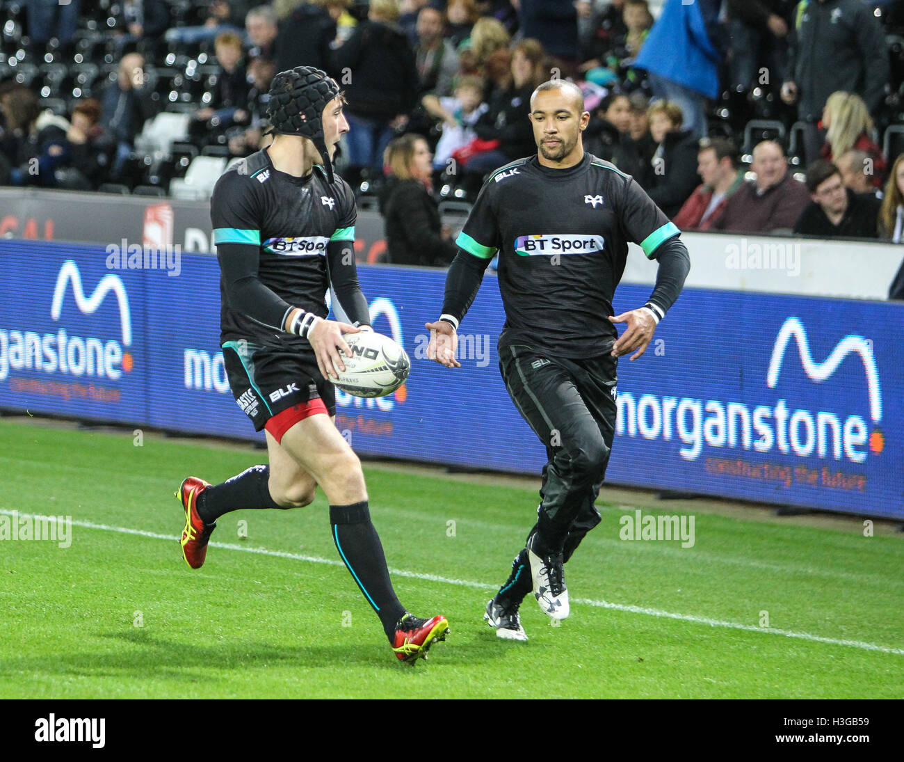 Sam davies rugby hi-res stock photography and images - Alamy