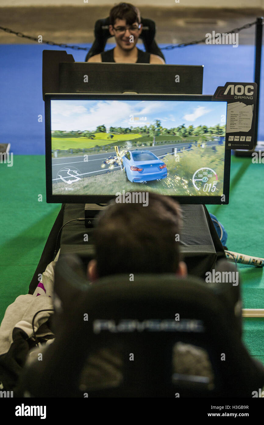 Computers gamers hi-res stock photography and images - Alamy