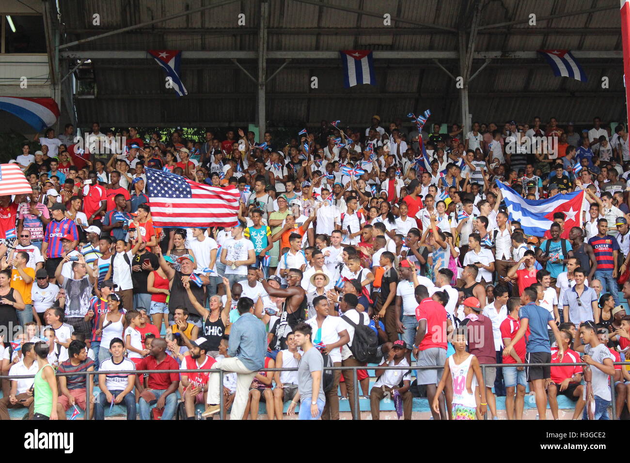 Havana, Cuba. 7th Oct, 2016. Soccer fans attend a friendly game between ...