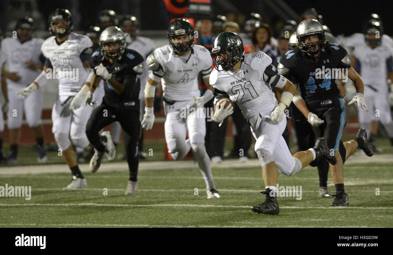 Usa. 7th Oct, 2016. SPORTS -- Rio Rancho's Josh Foley, 21, runs for a ...
