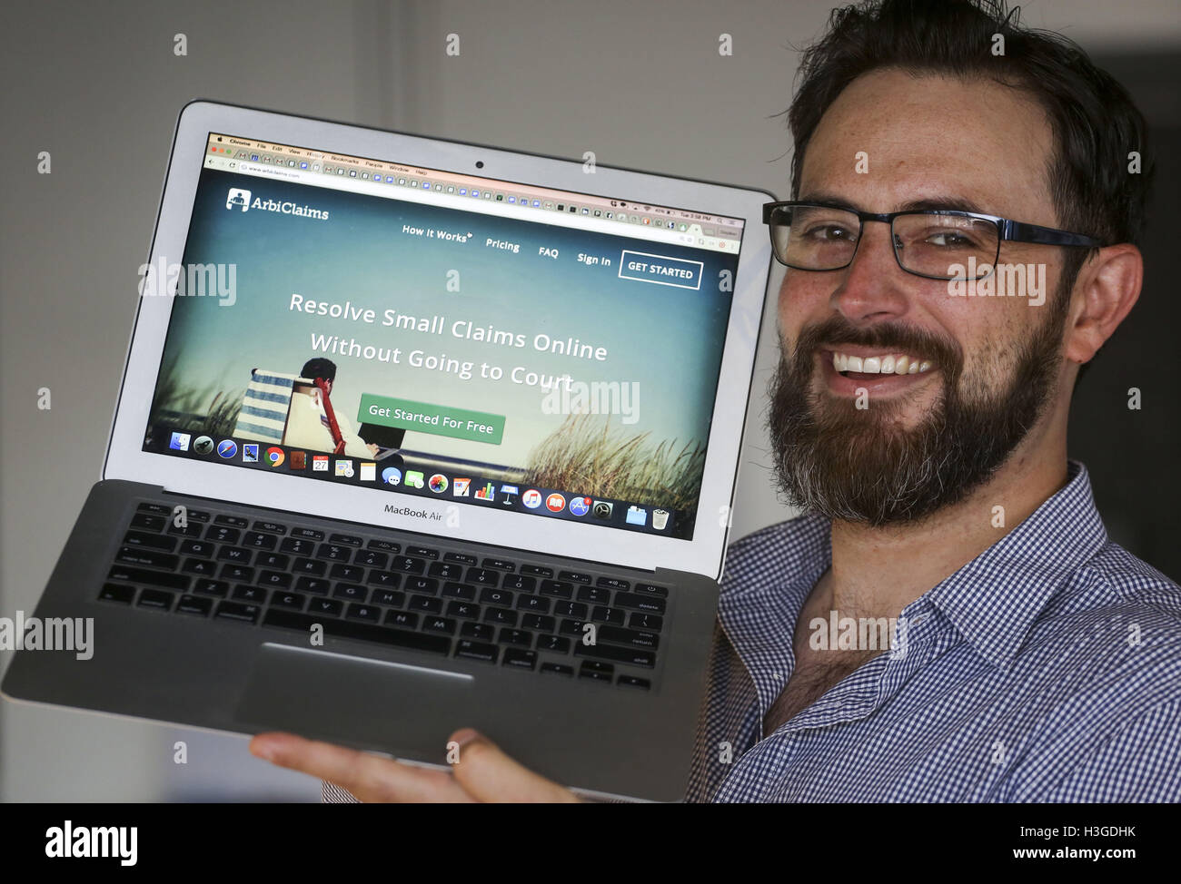Los Angeles, California, USA. 27th Sep, 2016. Stephen Kane of ...