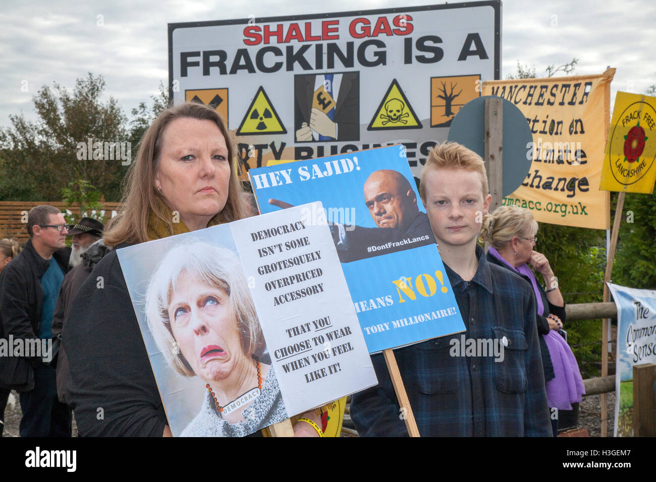 a cuadrilla plumpton frack off anti protest shale gas extraction ...