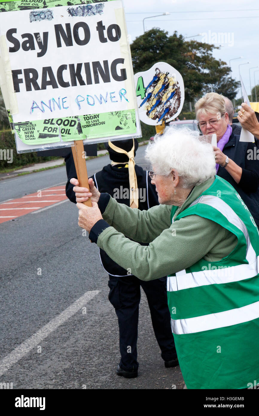 a cuadrilla plumpton frack off anti protest shale gas extraction ...