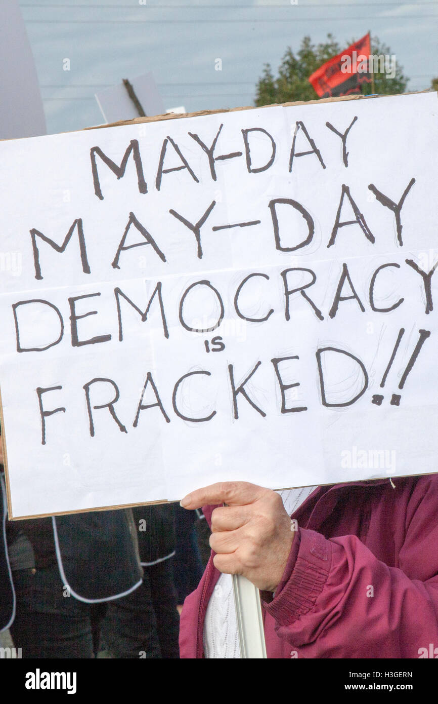 a cuadrilla plumpton frack off anti protest shale gas extraction ...