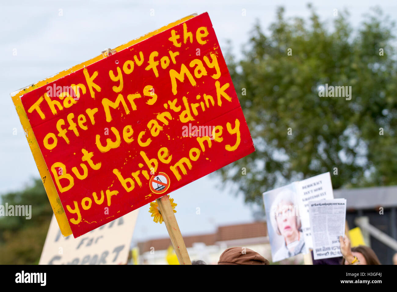 a cuadrilla plumpton frack off anti protest shale gas extraction ...
