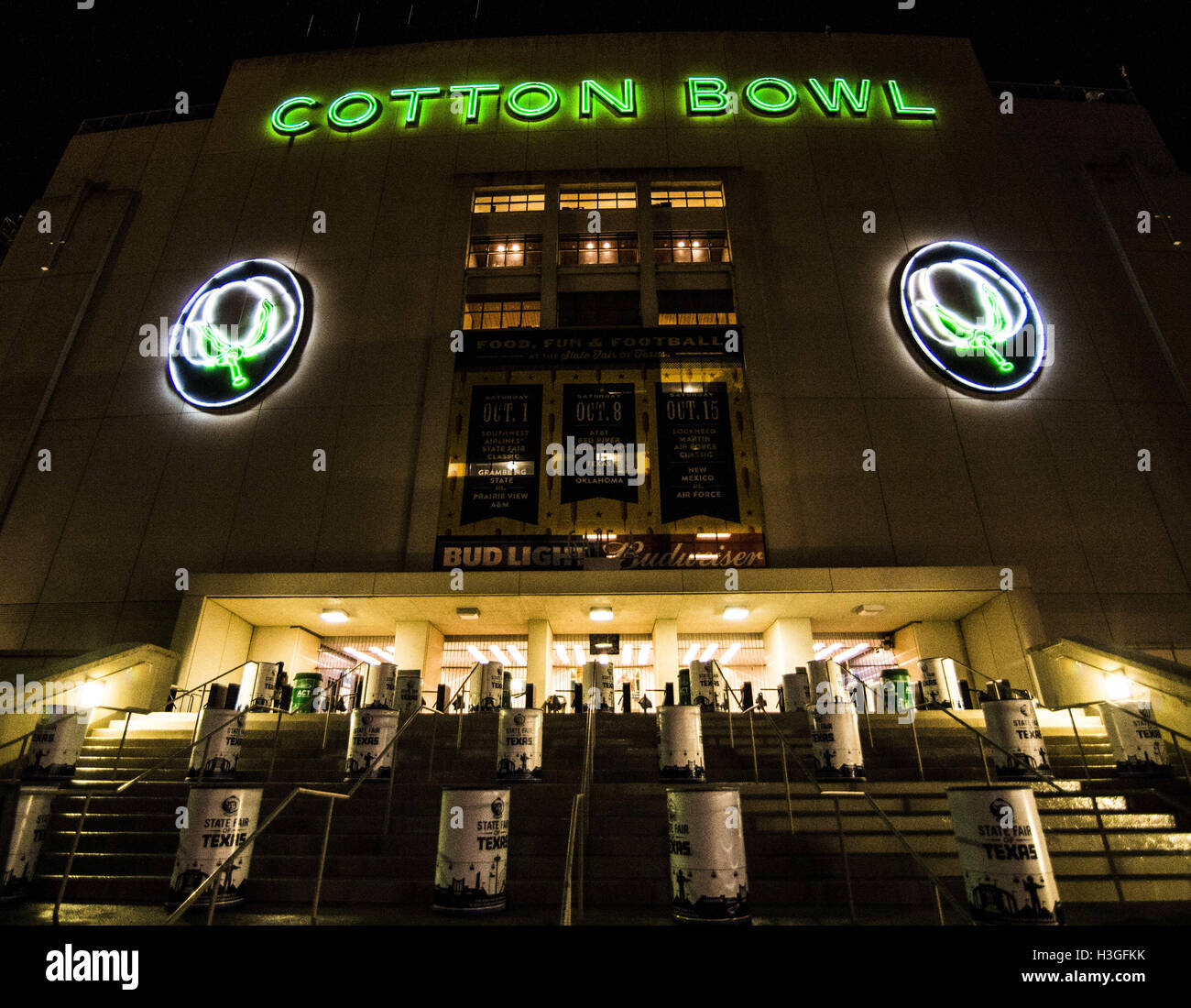 Red river showdown hi-res stock photography and images - Alamy