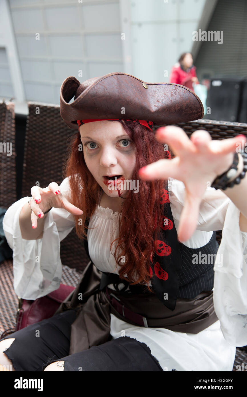 Maggots in wound hi-res stock photography and images - Alamy