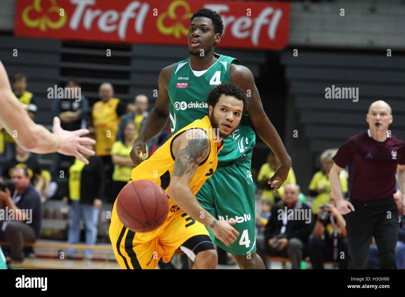 Polish i liga game hi-res stock photography and images - Alamy