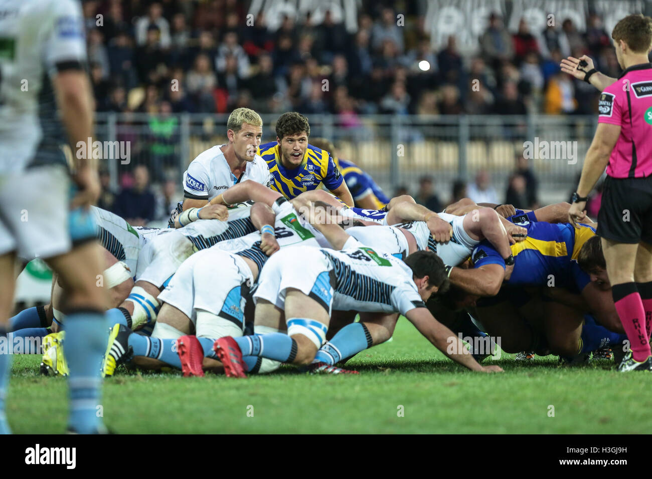 Parma, Italy. 08th Oct, 2016. Grayson Hart is ready with the put in ...