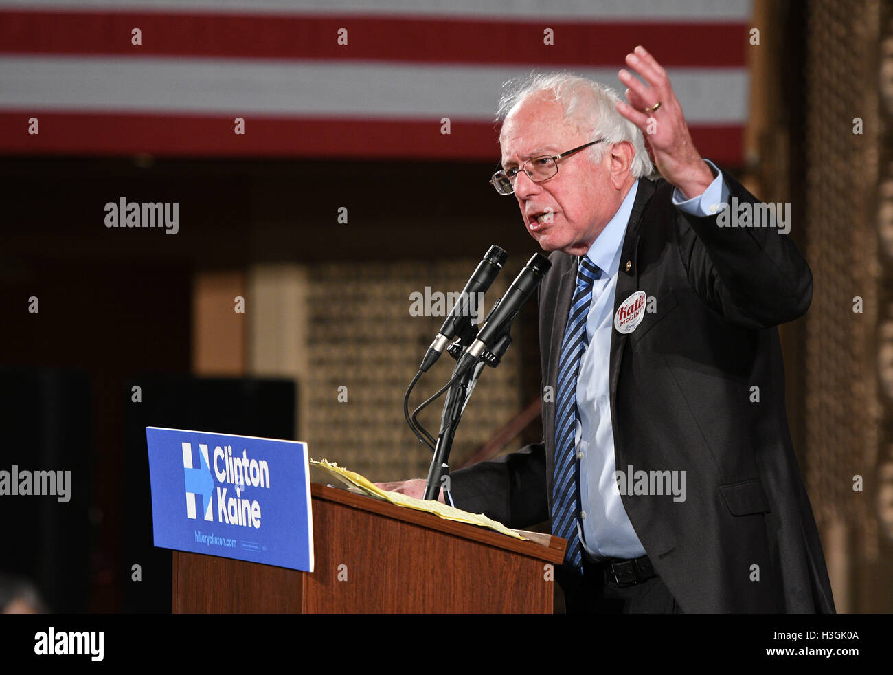 Philadelphia, Pennsylvania, USA. 8th Oct, 2016. Senator BERNIE SANDERS ...