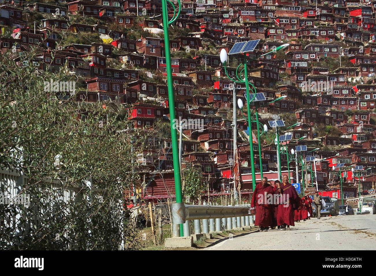 Garze, Sichuan, China. 29th Sep, 2016. Monks walk at the Larung Gar ...