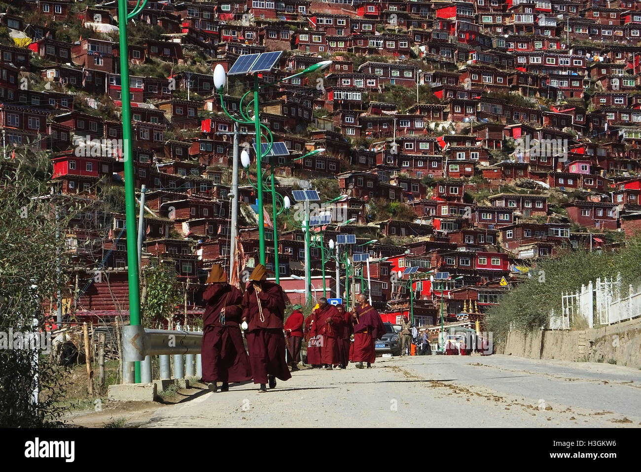 Garze, Sichuan, China. 29th Sep, 2016. Monks walk at the Larung Gar ...