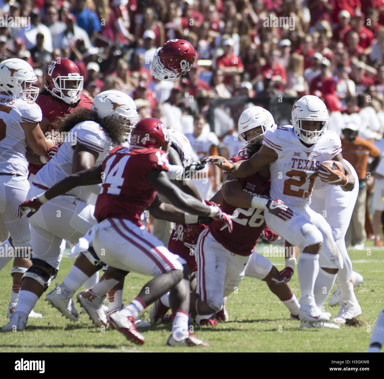 Dallas, Texas, US. 8th Oct, 2016. University of Texas Running back KYLE ...
